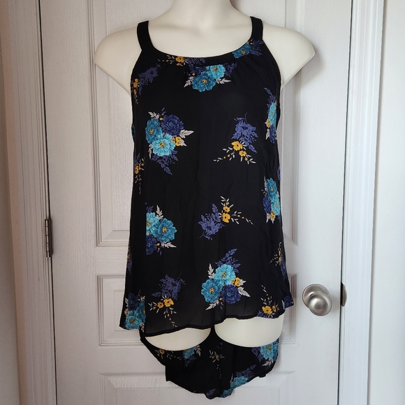 torrid | Tops | Euc Torrid Flowy Tank | Poshmark